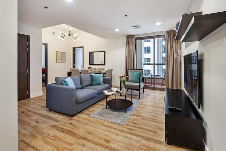 Spacious 5+1br Jbr Apt With Stunning Marina View - Dubai