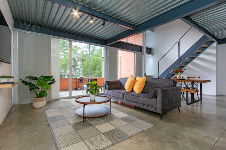 Modern Duplex With A/c, 300 Mb Wifi & Workspace - Medellín