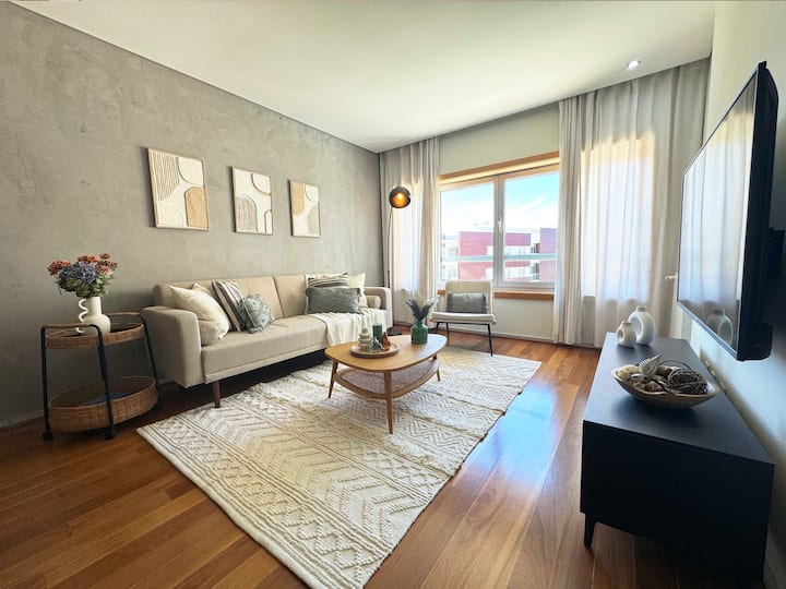 Stylish And Spacious 2-bedroom Near Downtown Porto - Gandra