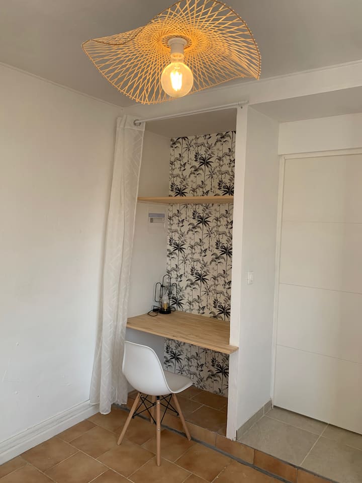 Beau Studio Central Avec Tv Connectée Et Terrasse - Fort-de-France