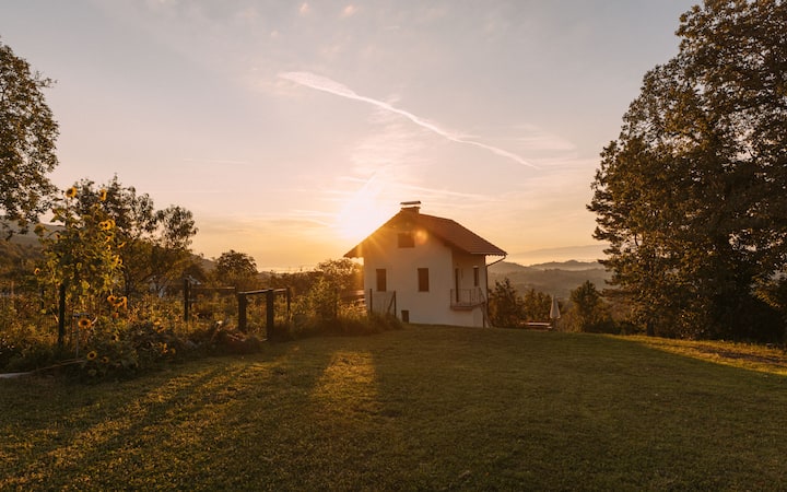 Cozy House With A View And Hot Tub - 슬로베니아
