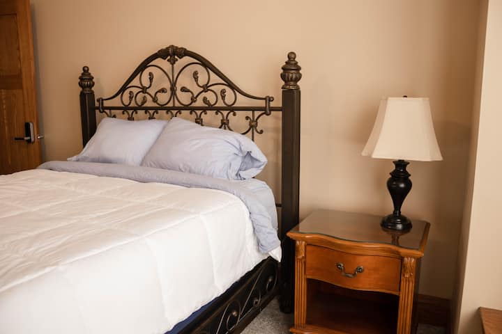 Downtown Ensuite-walk To Convention Ctr + More - Fort Wayne, IN