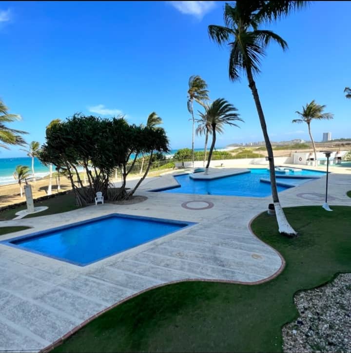 La Vida Es Bella Frente Al Mar - Venezuela