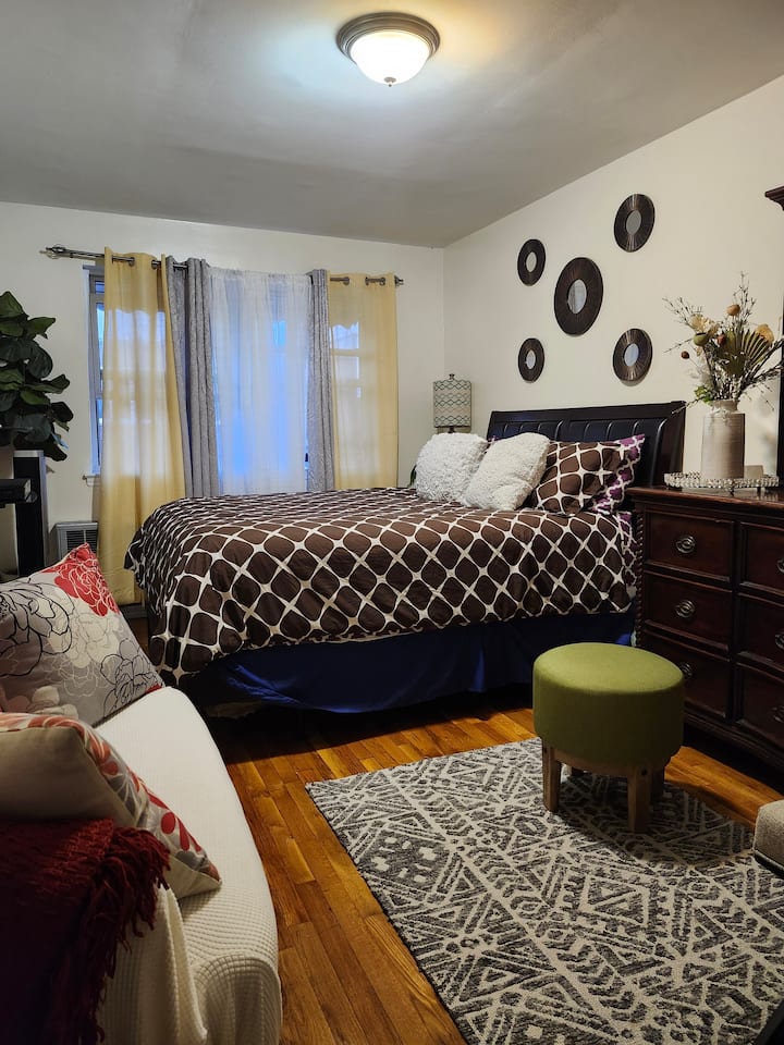 Cozy Quiet Room Canarsie - Stay With Rufina - Brooklyn, NY