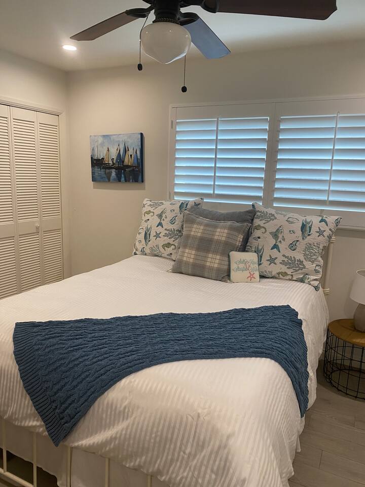 1 Bedroom Apartment Blocks From Beach - Manhattan Beach, CA