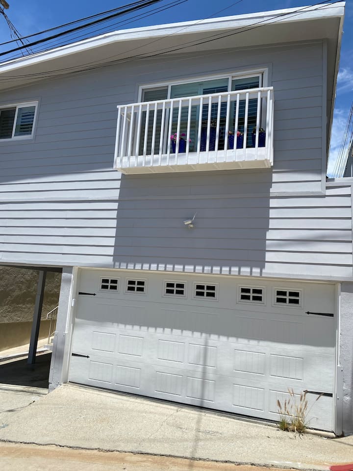 Modern Two Bedroom El Porto Home Blocks From Beach - マンハッタン・ビーチ, CA