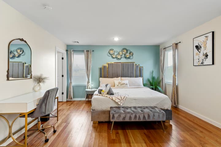 Spacious Apartment | Secure Parking | Nyc Access - New York City