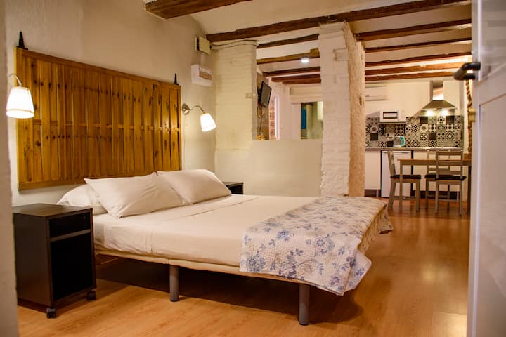 Bonito Bajo, En Centro Histórico De Valencia. - Valencia