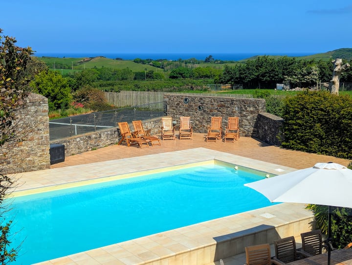 Luxury Villa With Sea View, Pool, Hot Tub & Tennis - North Devon District