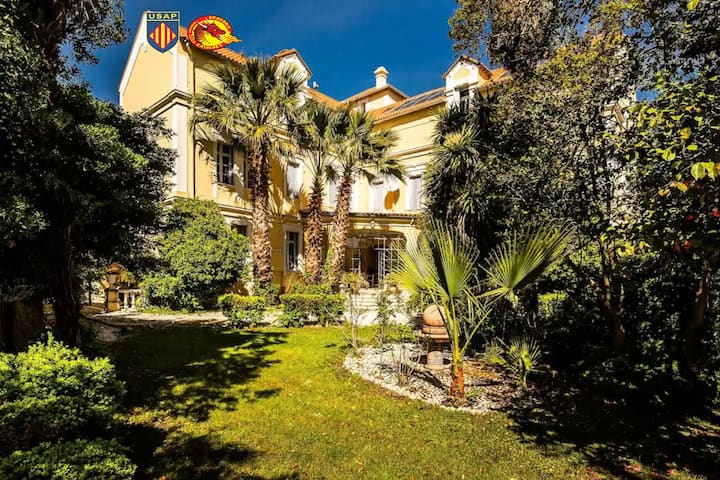 Château Historique: Suite Luxe Avec  Bureau & Wifi - Perpignan