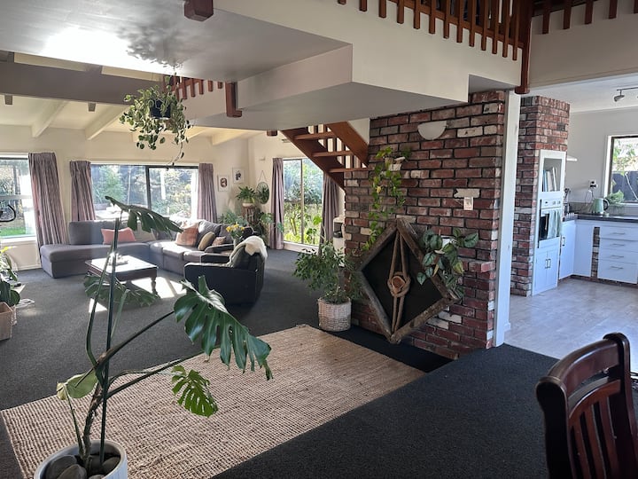 Peaceful Spacious Retreat – 12 Mins To Airport/cbd - Christchurch, New Zealand