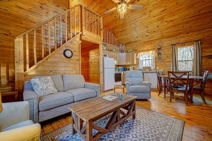 Wolf's Den At Paradise Hills Winery Resort - Blairsville, GA