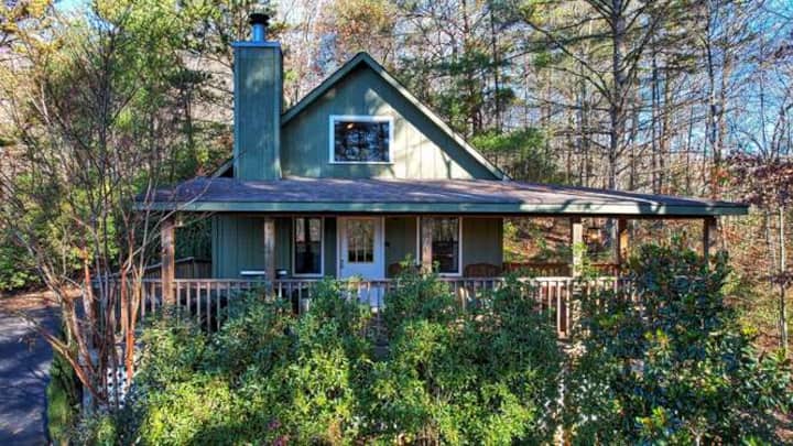 Wolf's Den At Paradise Hills Winery Resort - Blairsville, GA