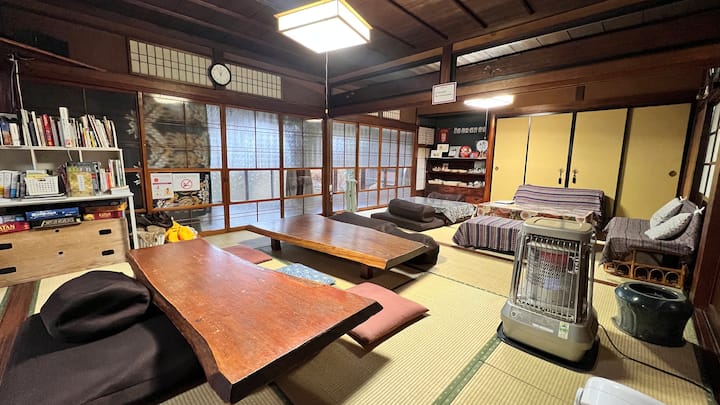 Japanese Style Tatami & Futon Single Room - Takayama