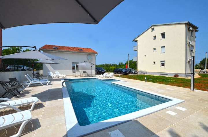 Adria Appartement 2 Avec Pool - Rovinj
