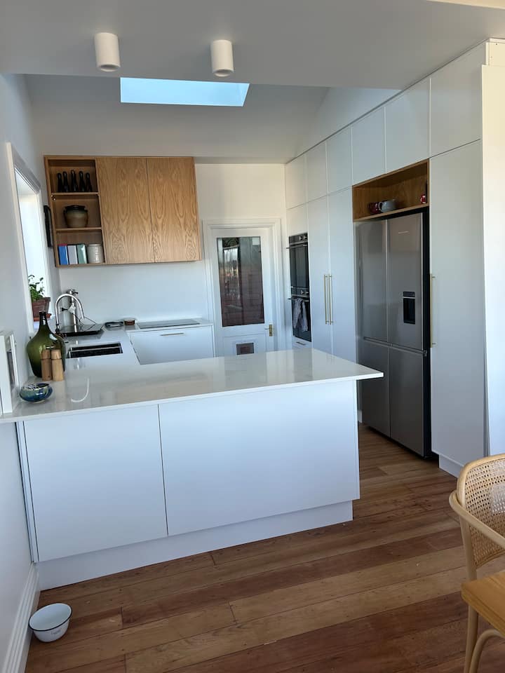 City Fringe Home With Sea Views - Wellington