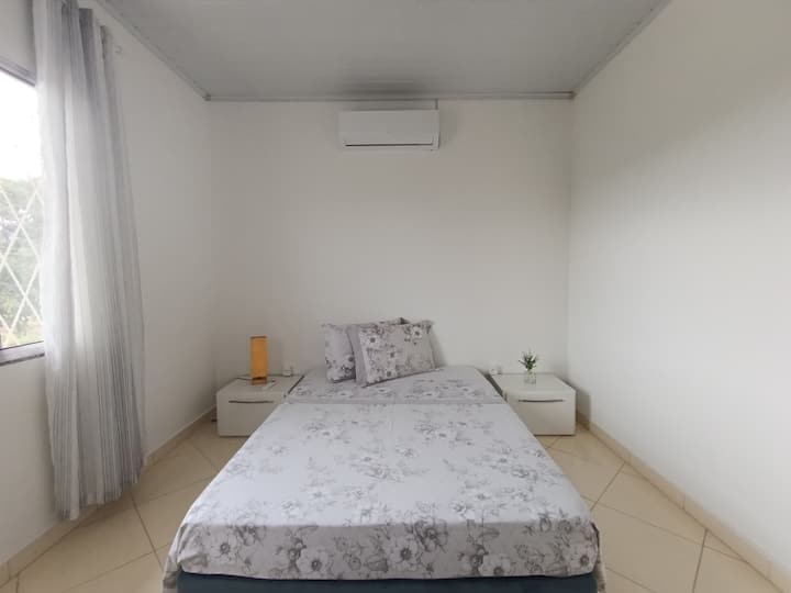 Quarto, A 200 Metros Do Expocentro. - Itapema