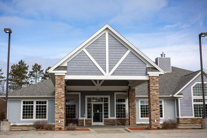 Scenic Getaway | Trails, Pond, Pool & Pickleball - Loon Lake, Lake City