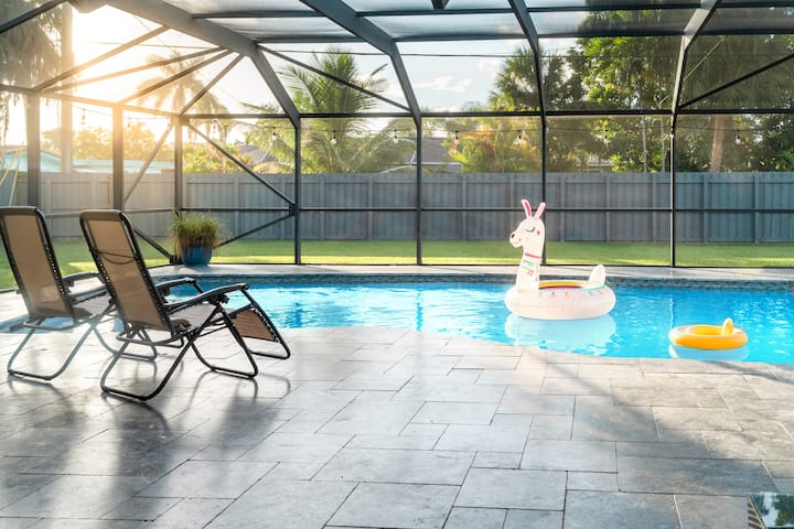 Modern Luxury Home, Heated Pool & Pool Table - Hollywood, FL
