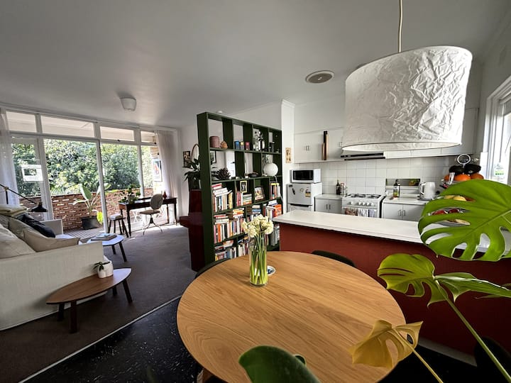 Sunny, Cosy, Deco Apartment In South Yarra - Australia