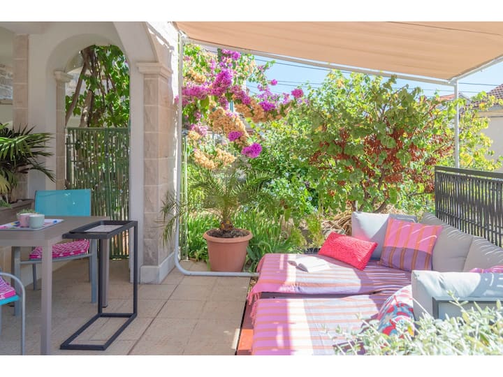 Mediterranean Garden Apartment 1 Sara Bol - Bol