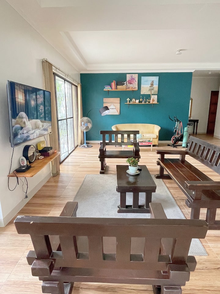 Homey & Spacious House Near Lrt + Pickleball Court - San Mateo