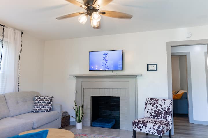 Blue Bungalow W/ Free Golf Cart 1/2 Mi From Square - Covington, GA