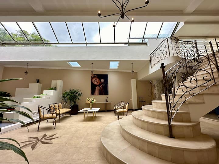 Mansión Céntrica. Ideal Para Grupos Grandes. - Ecuador