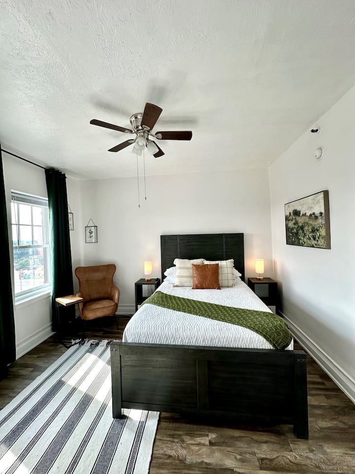 Modern 1 Bedrm,full Kitchen,queen Bed - Sioux Falls, SD