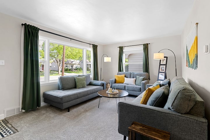 Private Backyard + Mini Golf + Walk To Lambeau! - Green Bay, WI