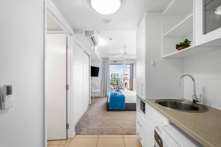 Inner City Gem - Studio With Stunning Views - Cairns