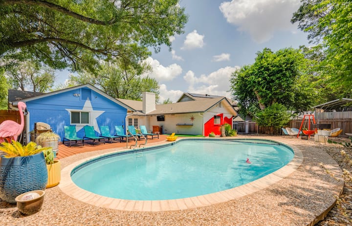 Atx Spacious Retreat | Pool Hot Tub Grill Sundeck - Austin, TX