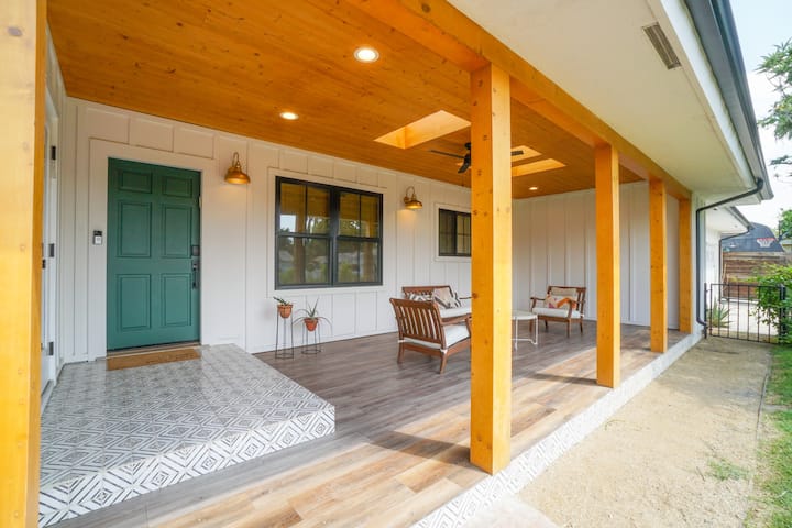 Modern Stylish Home Near Universal Hollywood - Los Angeles, CA