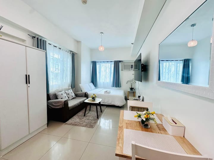 Comfortable Corner Room With Netflix At Beacon - Manila