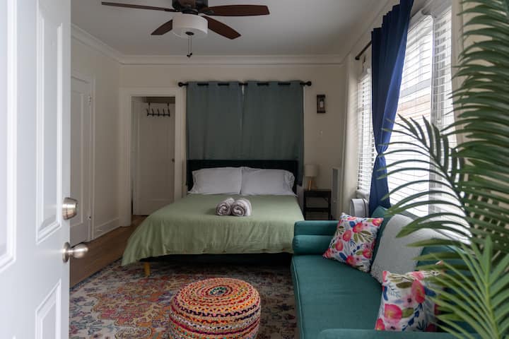 Chic Studio Near Alamitos Beach 1145 E Appleton #A - Long Beach, CA