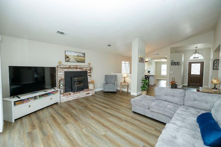 Cozy Home Away From Home! - Turlock, CA