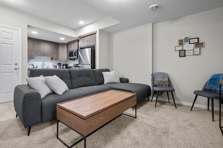 New! Mins To Airport | 2br Modern Private Suite - Calgary