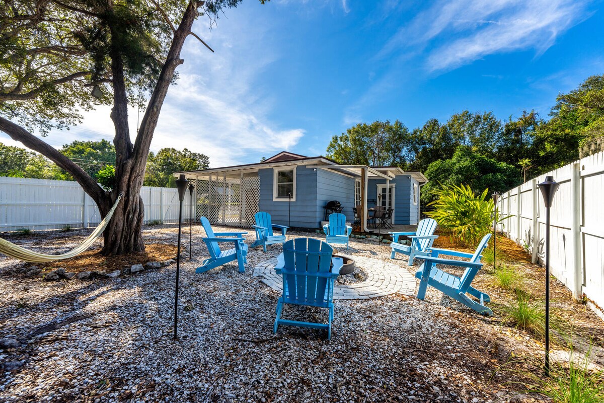 Coastal Cabana Hideout~near beaches and Downtown - Houses for Rent in ...