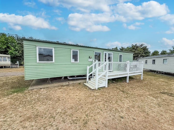 Caravan With Decking In Norfolk Ref 10035rp - The Broads National Park