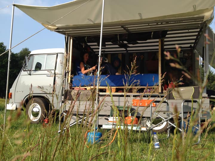 Ultieme Kampeerwagen, Kingsize Bed Met Tiny Huisje - Groningen