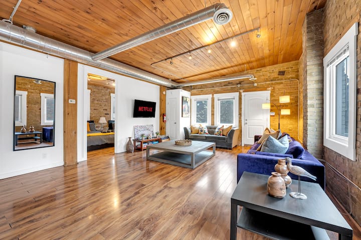 *Rare Loft* Huge Artistic Gem In Heart Of Downtown - Toronto