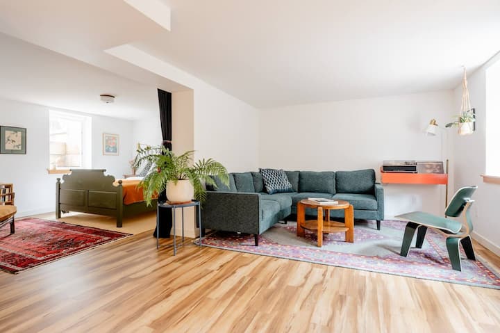 Peaceful Portland Studio - Portland, OR