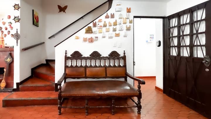 Casa 2-35, Casa Colonial En El Centro De Bogotá. - Bogota