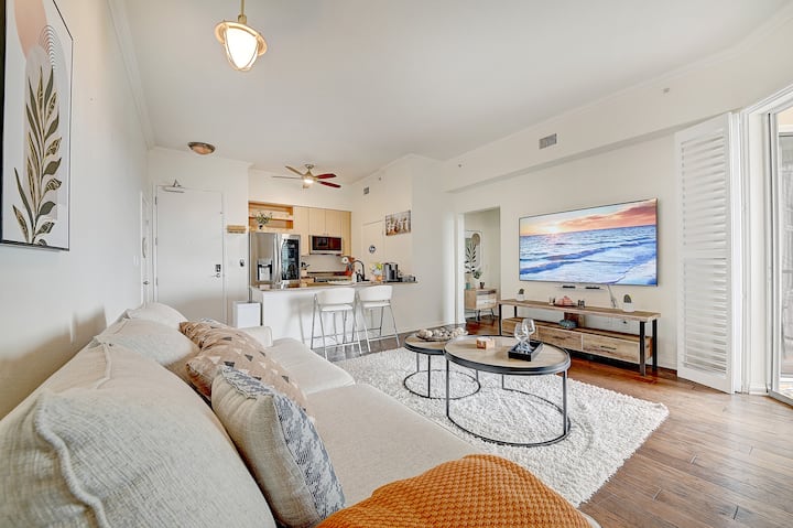 Ocean View Oasis Near Convention Center & Beach - Carson, CA