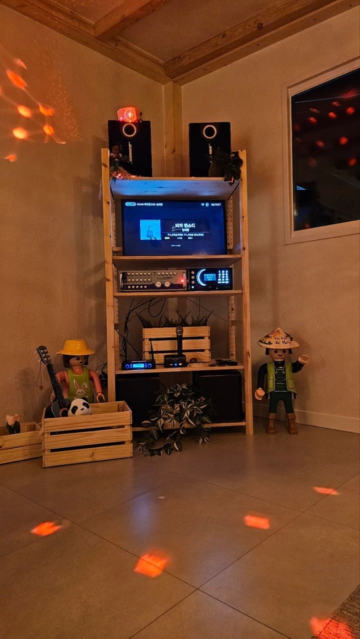 [별빛 용계스테이] 청정자연을 간직한 독채숙소/마당500평/노래방/촌캉스/불멍/수영장/파티 - South Korea