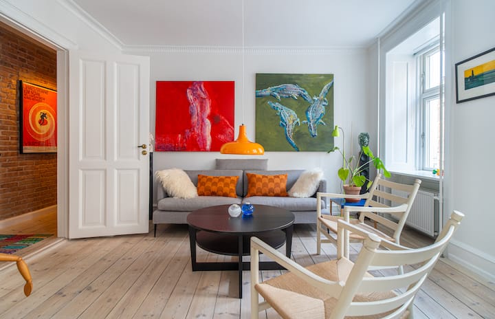 Scandi Quirk: Hip Location & Raw Charm - Copenhague
