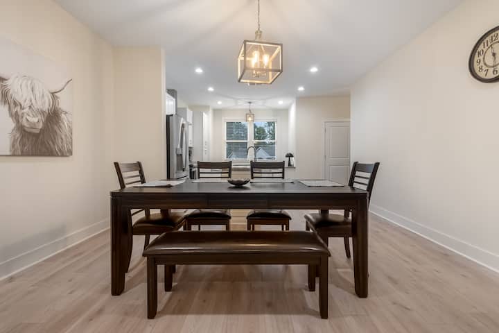 (3b/3.5b) Stylish House For Travelers (1577-4) - Tallahassee, FL