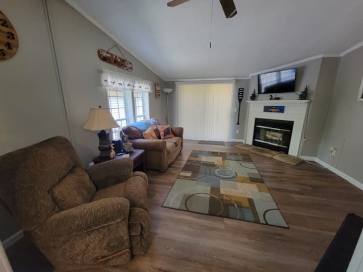 All Seasons Up North Retreat - Grayling, MI