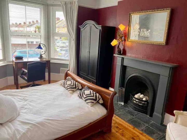 1 Bed Pied A Terre By The Sea - Sleeps 4 - Eastbourne