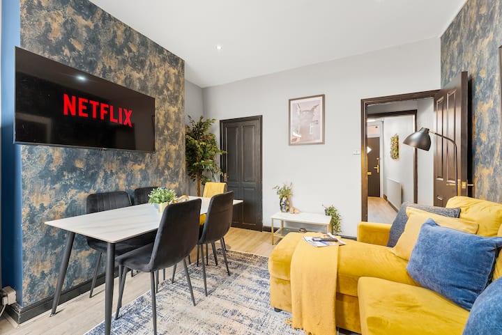 30% Off - Exquisite 4 Bed In Leeds - Sleeps 10 - Leeds